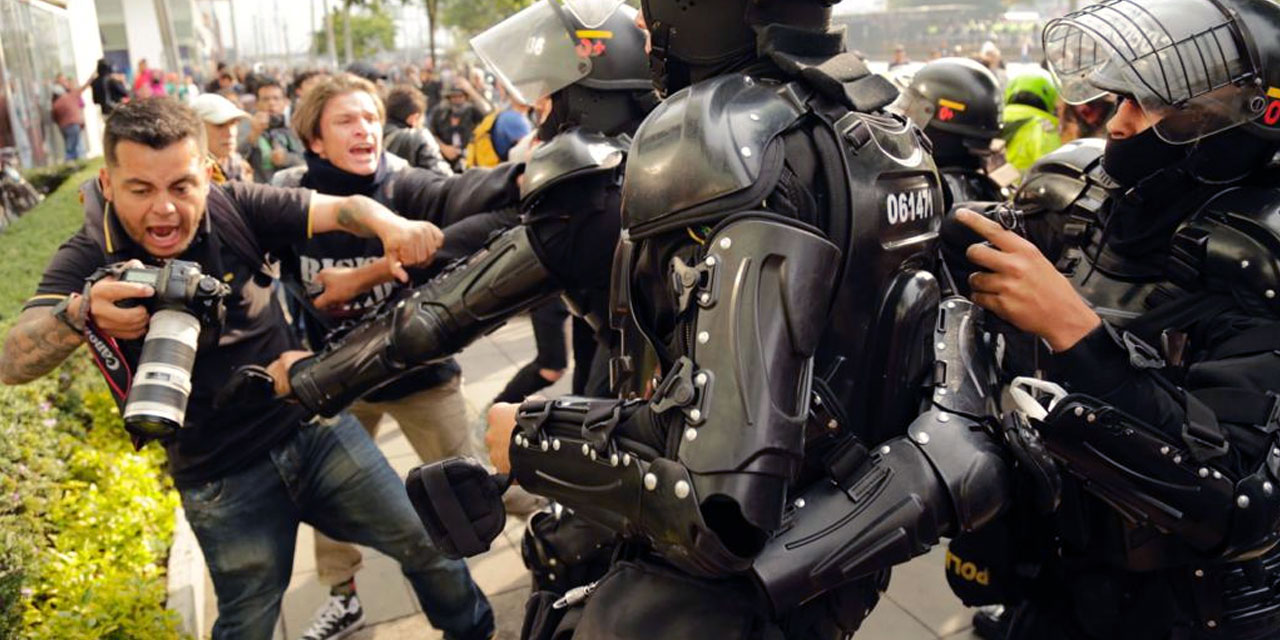 Colombian Riot Police – My quest blog